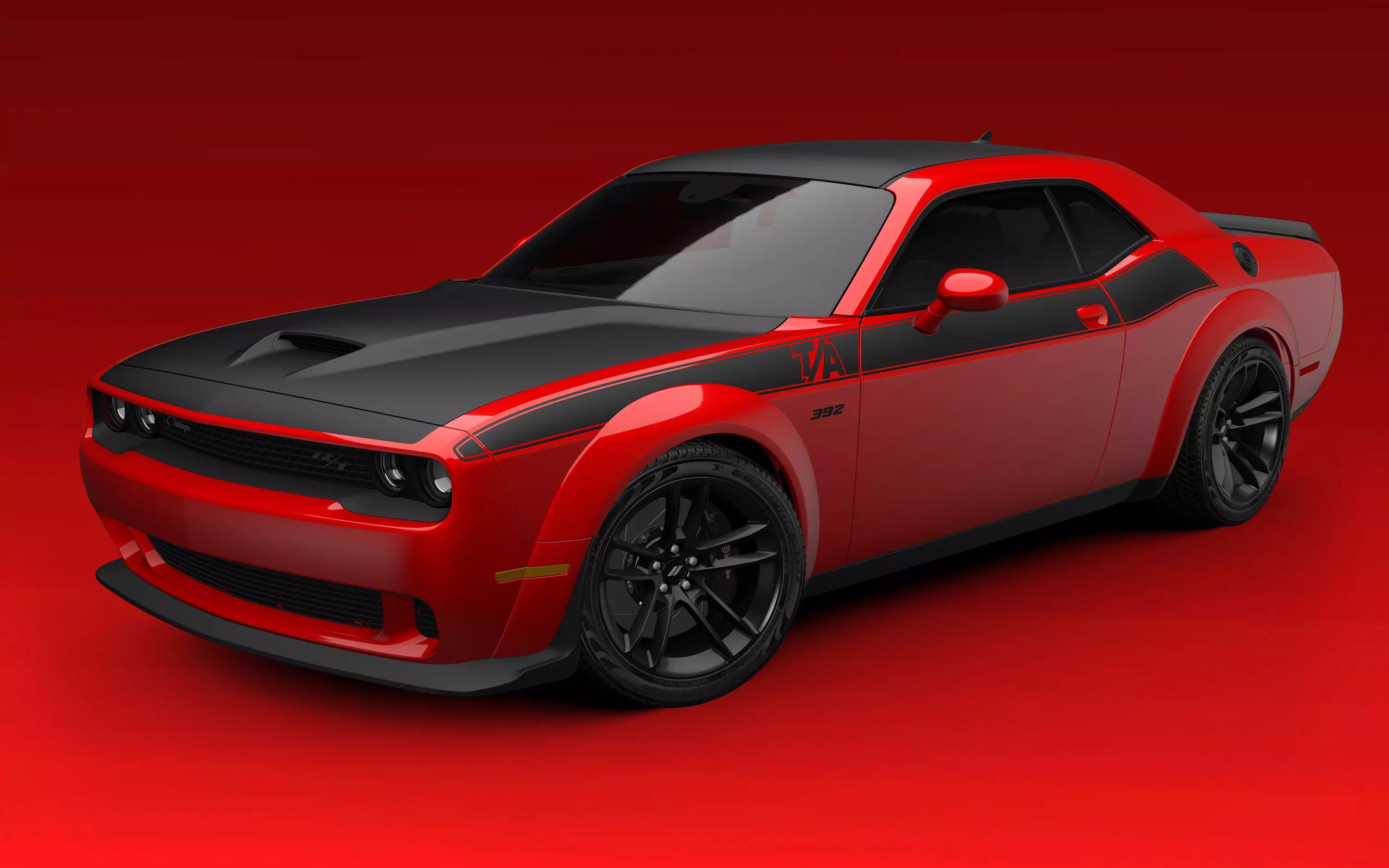 Dodge challenger ta 392 од 2021 година е изграден на наследството со обоена сатенска црна хауба, сатенска црна обвивка на покривот и капакот на палубата, графика на покривот и капакот на палубата поврзана со страничните ленти на каросеријата, предните светла „воздушна фаќање“ со светлечки осветлени логоа и повеќе