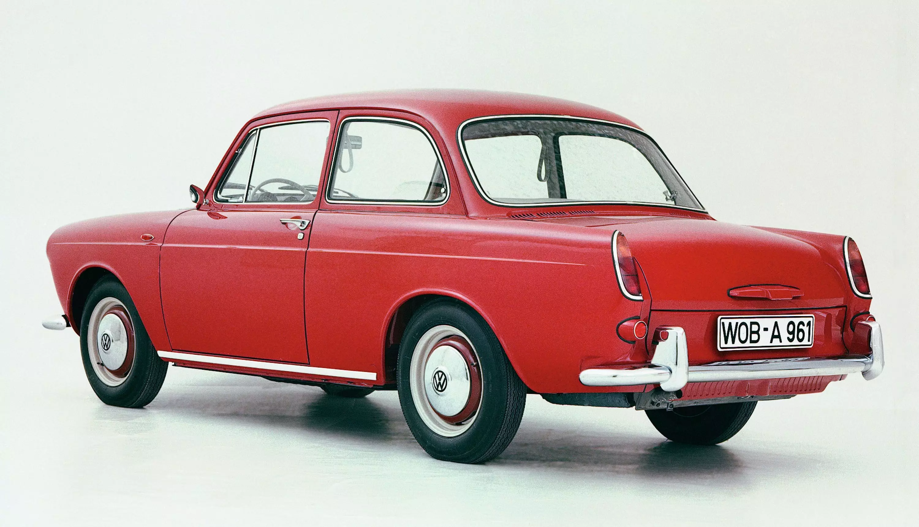 wolfsburgs fara a cikin die automobile mittelklasse vw 1500 limousine, Baujahr 1961