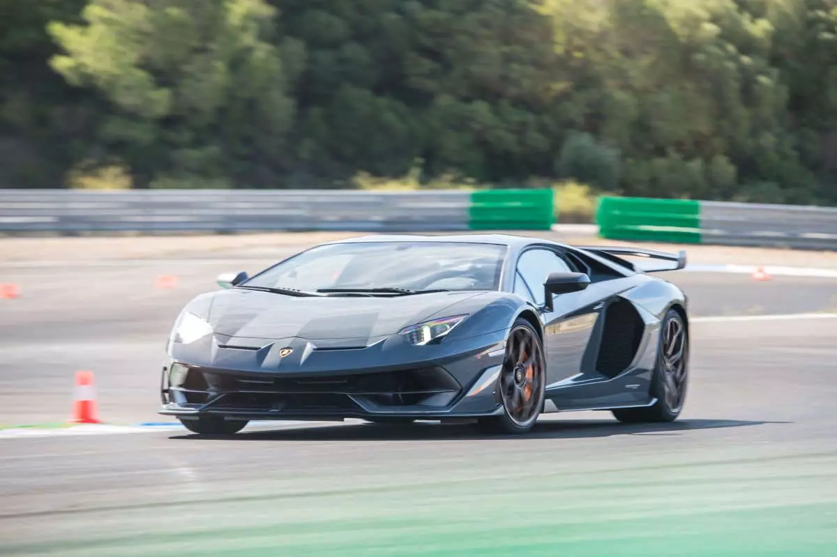 Kopneno vozilo, Vozilo, Auto, Superauto, Dizajn automobila, Sportski automobil, Lamborghini aventador, Performans automobil, Trke sportskih automobila, Lamborghini,