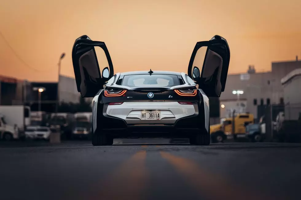 سيارة BMW i8