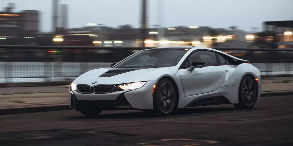 سيارة BMW i8