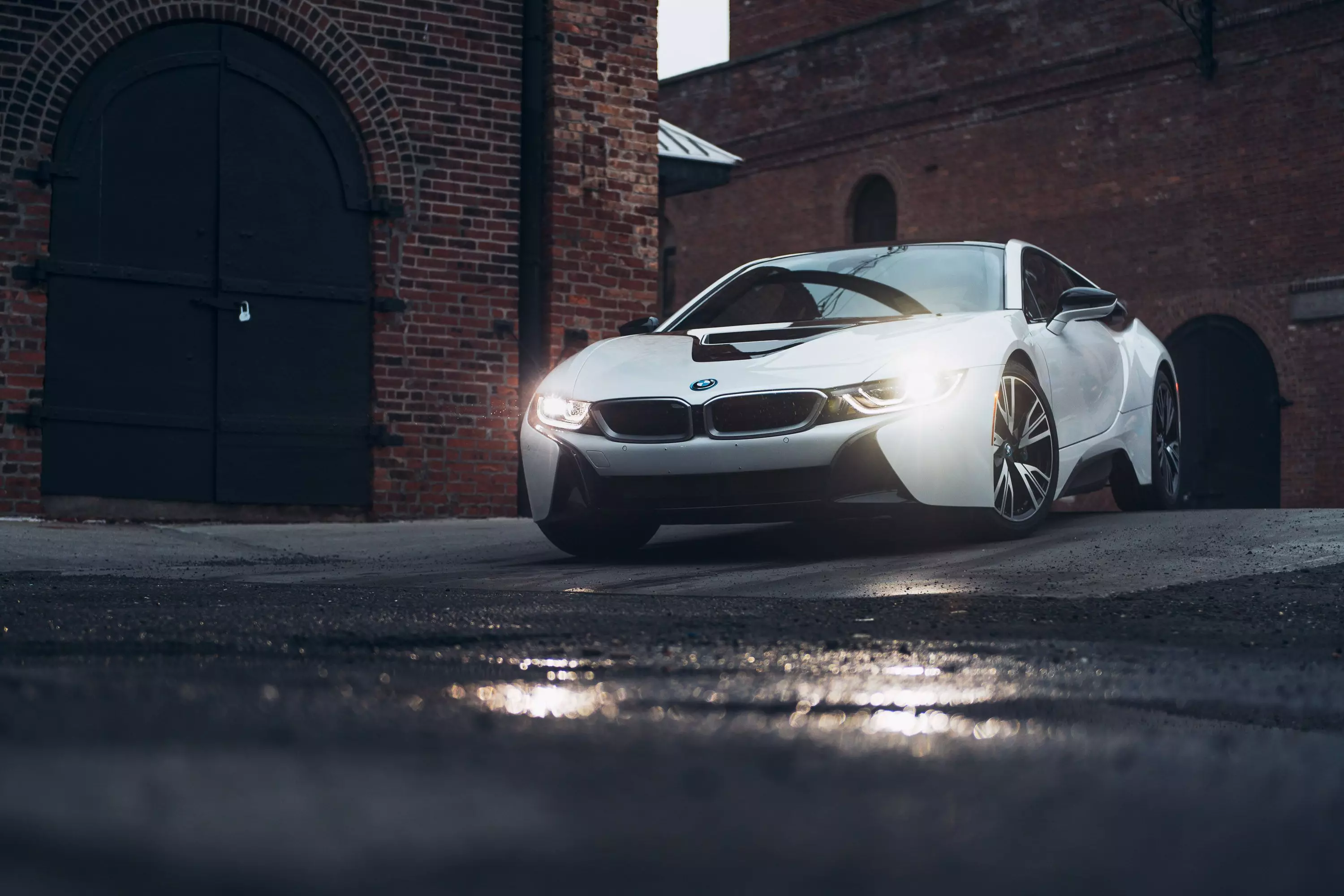 سيارة BMW i8