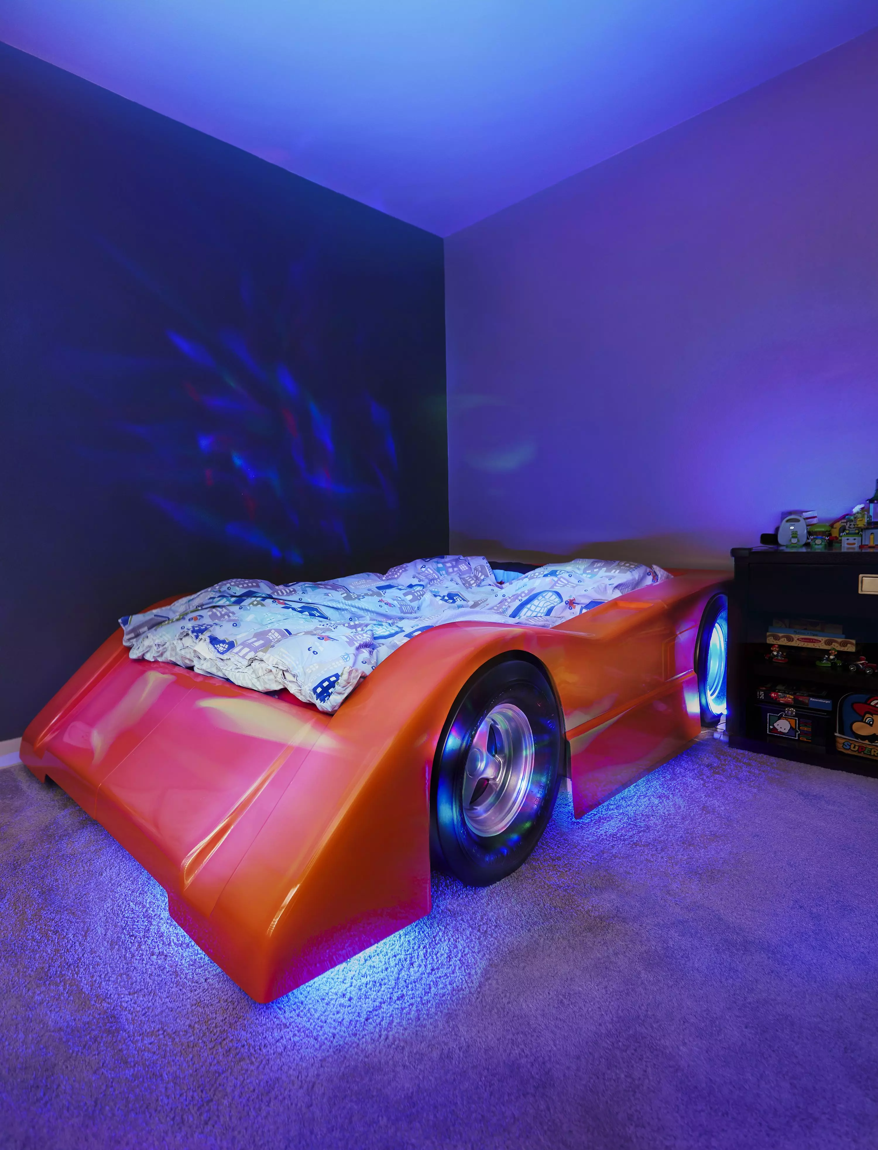 Krevet trkaćeg automobila koji povezuje Brucea Meyersa, McLarena i Parnellija Jonesa