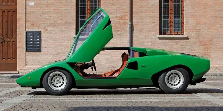 egyetért a virtuális countach-val