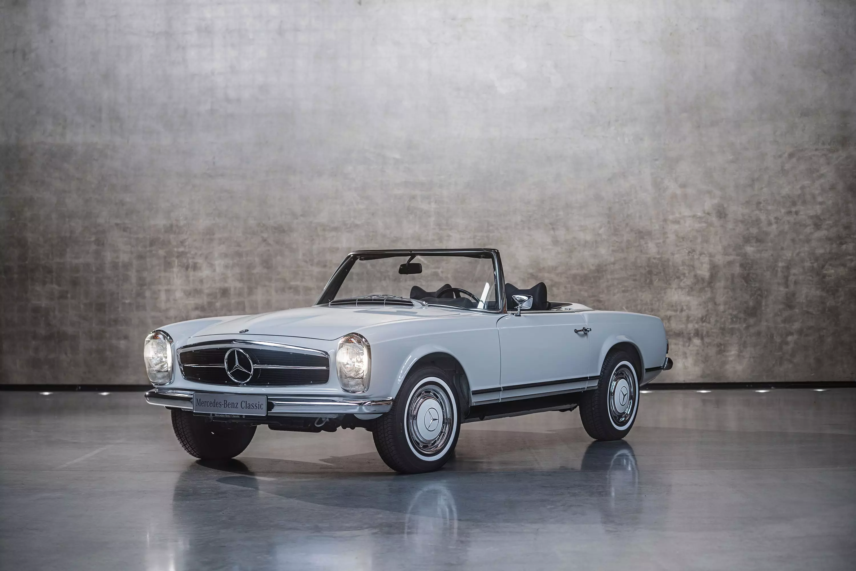 γνωρίστε τη mercedes summer „mythos sl“, Ιουνίου 2021 mercedes benz 280 sl w 113 „pagode“, baujahr 1970, von mercedes benz classic exterieurfoto von links vorn fotosignatur der mercedes benz classic archive d722005 280 sl w 113 «παγόδα» που κατασκευάστηκε το 1970 από mercedes benz κλασική εξωτερική φωτογραφία από την μπροστινή αριστερή υπογραφή φωτογραφίας στα κλασικά αρχεία mercedes benz d732054