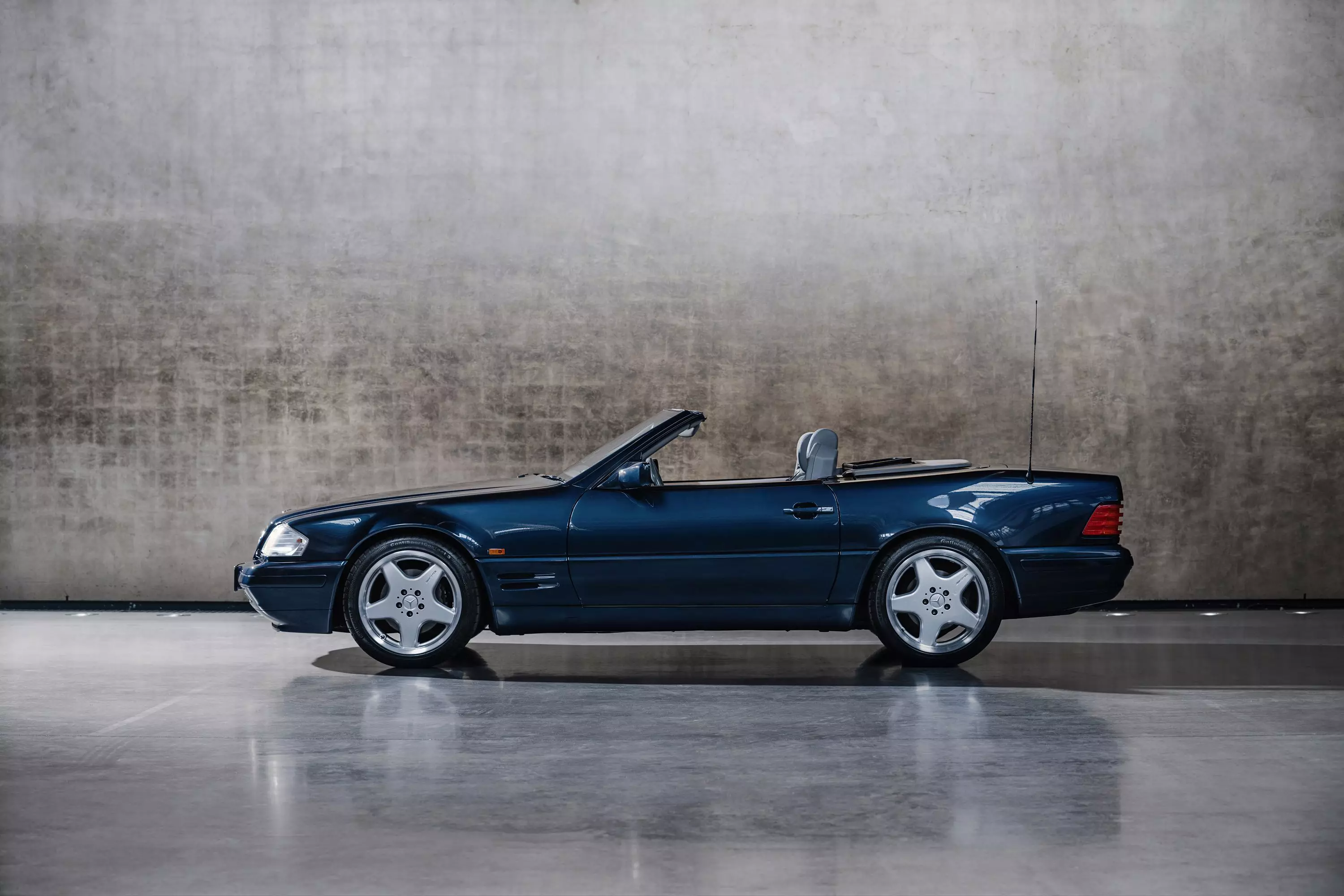 meet mercedes summer „mythos sl“, Juni 2021 mercedes benz sl 600 r 129, baujahr 1995, von mercedes benz classic exterieurfoto von links fotosignatur der mercedes benz classic archive d232105 meet mercedes benz r 20105 κατασκευάστηκε το 1995 από mercedes benz classic εξωτερική φωτογραφία από αριστερή υπογραφή φωτογραφίας στο mercedes benz classic archives d732105