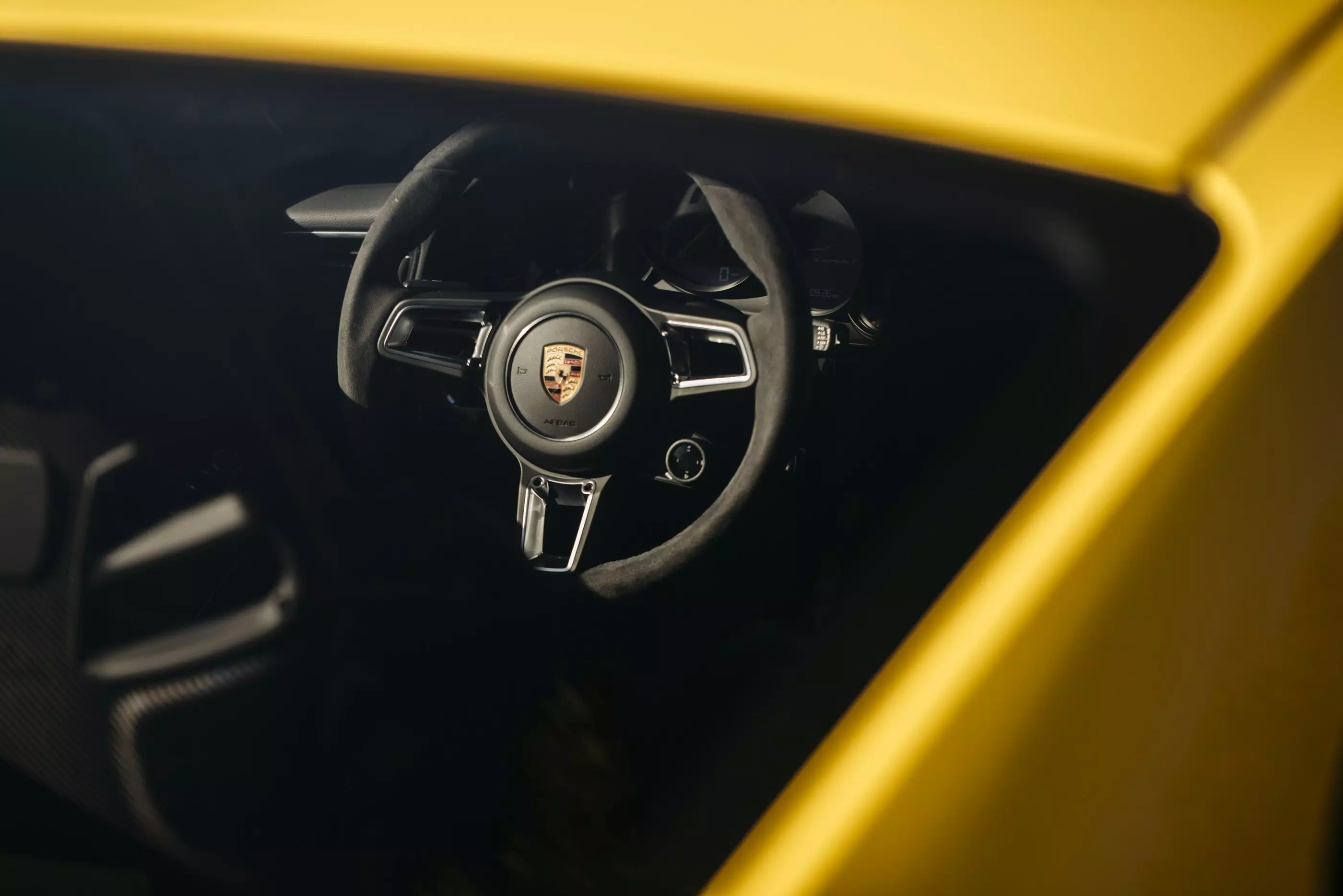 Land voertuig, Vehicle, Car, Yellow, Automotive design, Steering wheel, Steering part, Wheel, City car, Supercar,