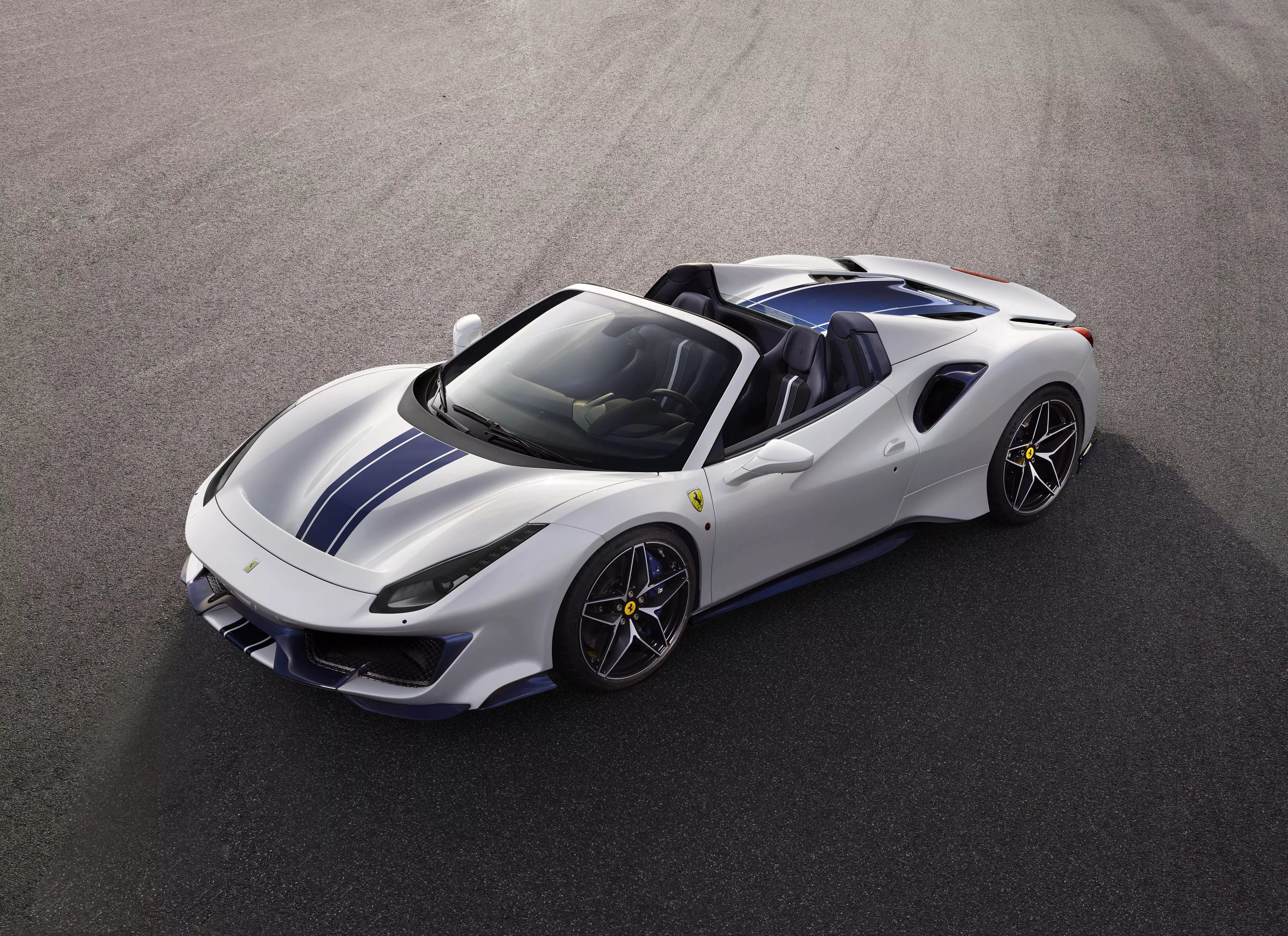 Ferrari Pista Spider virun