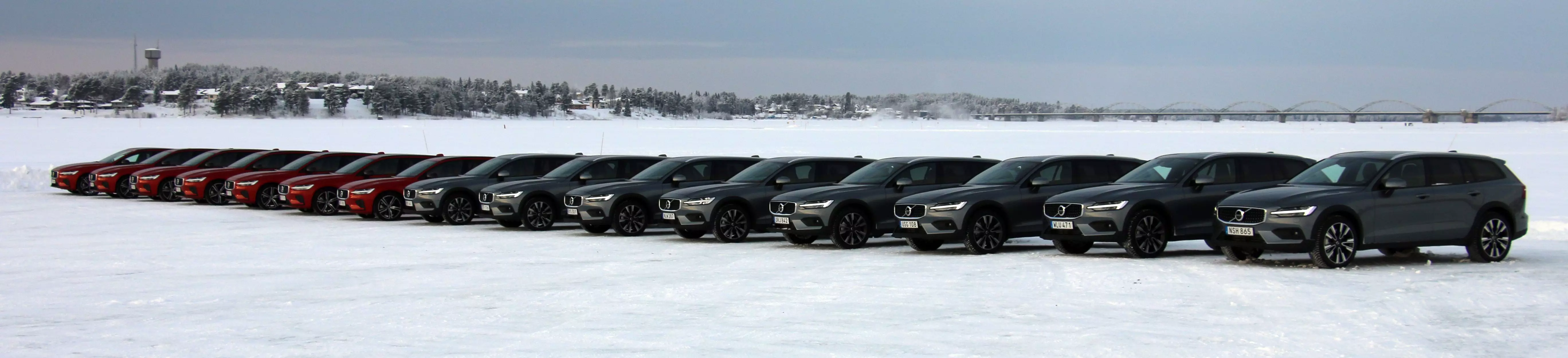 Pojazd lądowy, Pojazd, Samochód, Parking, Audi, Sportowy pojazd użytkowy, Samochód średniej wielkości, Samochód rodzinny, Volvo xc60, Audi q5,