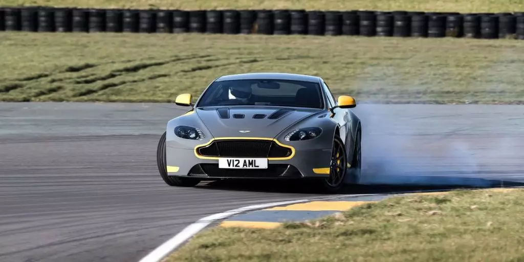 Aston Martin V12 Vantage S අත්පොත