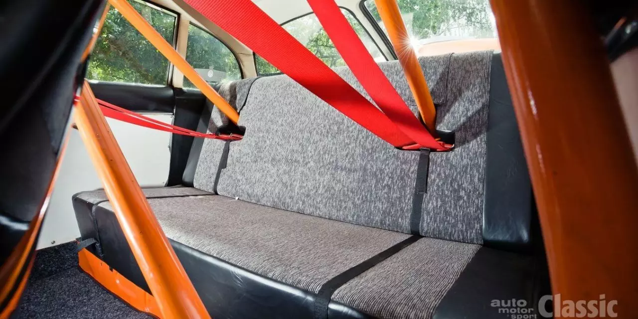 Asiento trasero del coche de carreras Tatra T603