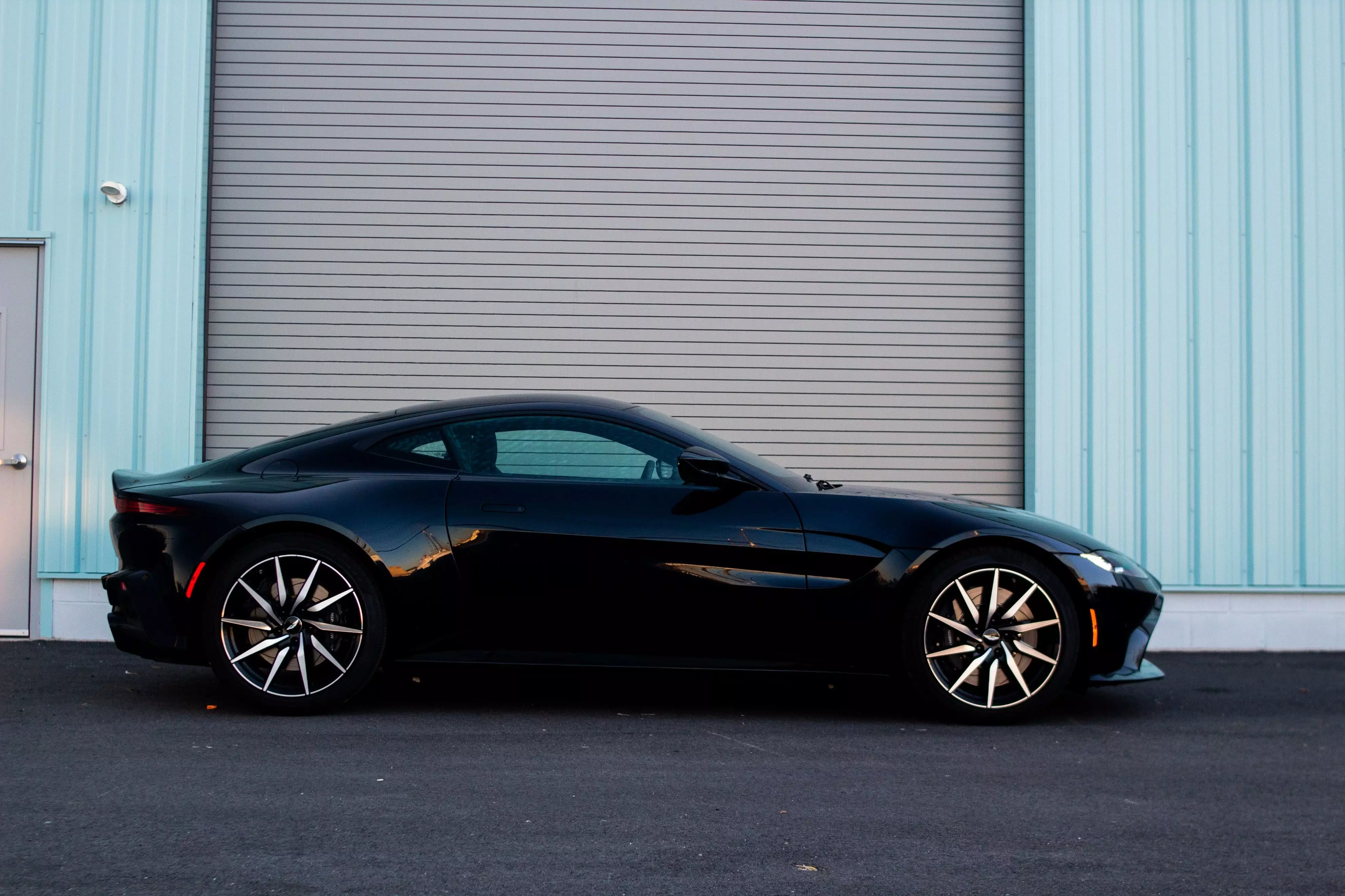 aston martin vantage