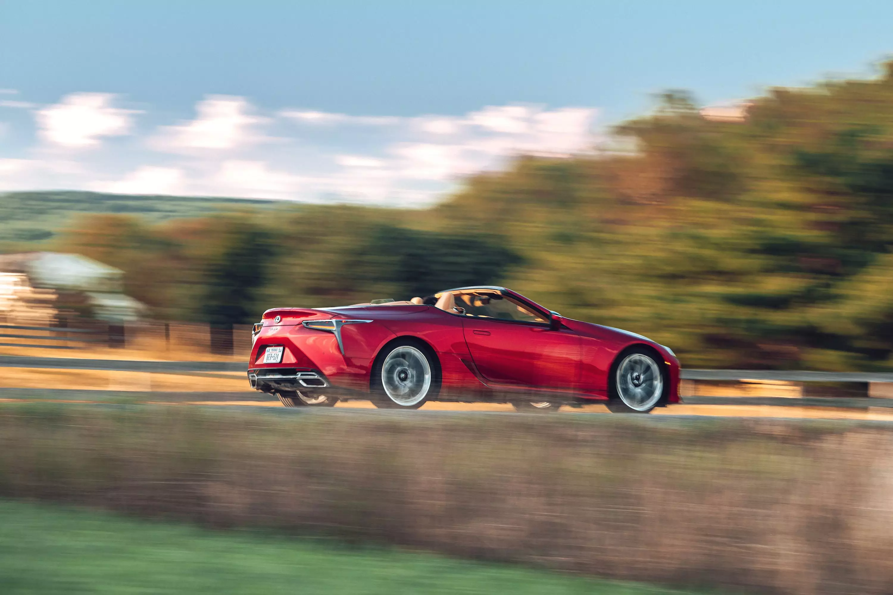 kial la lexus lc500 estas la perfekta aŭreoloaŭto