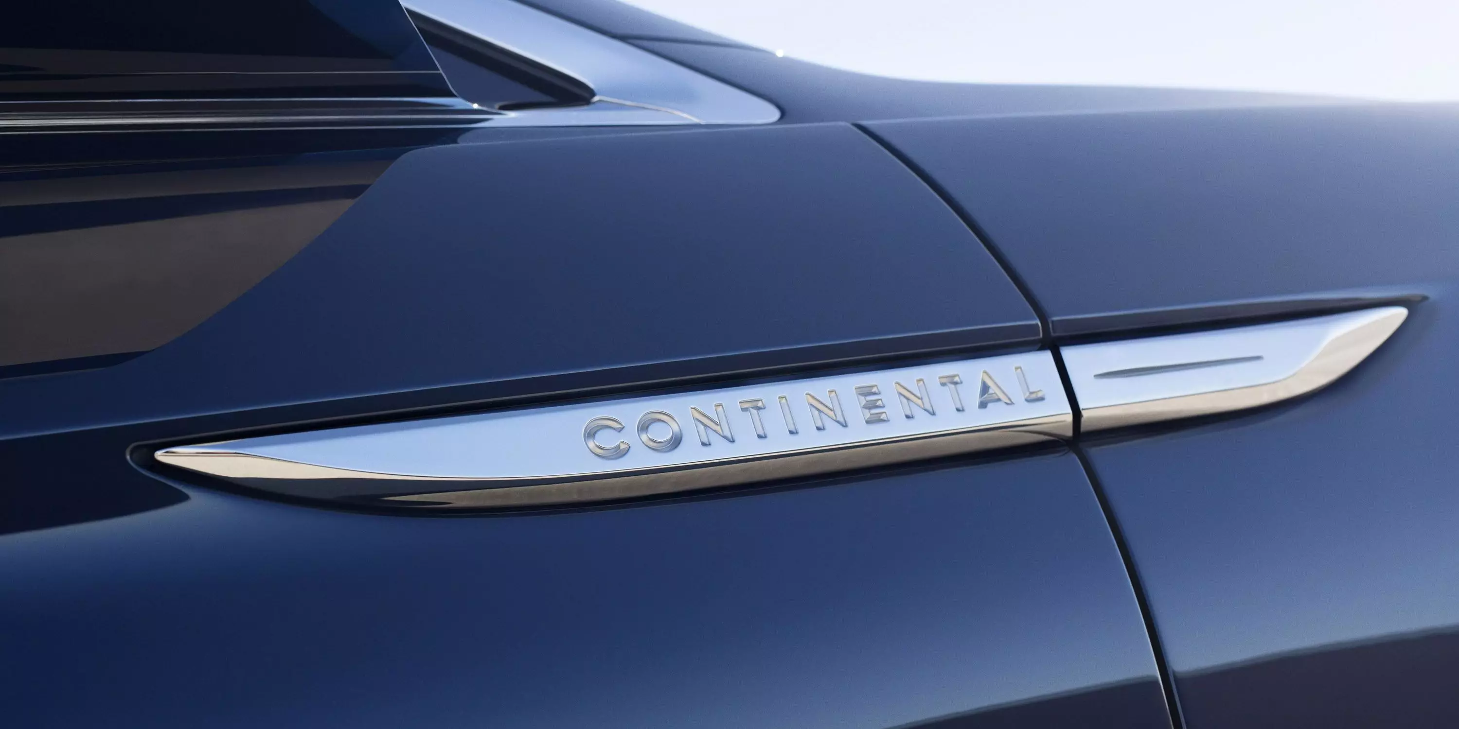 LincolnContinentalConcept_10_Detail_Badge