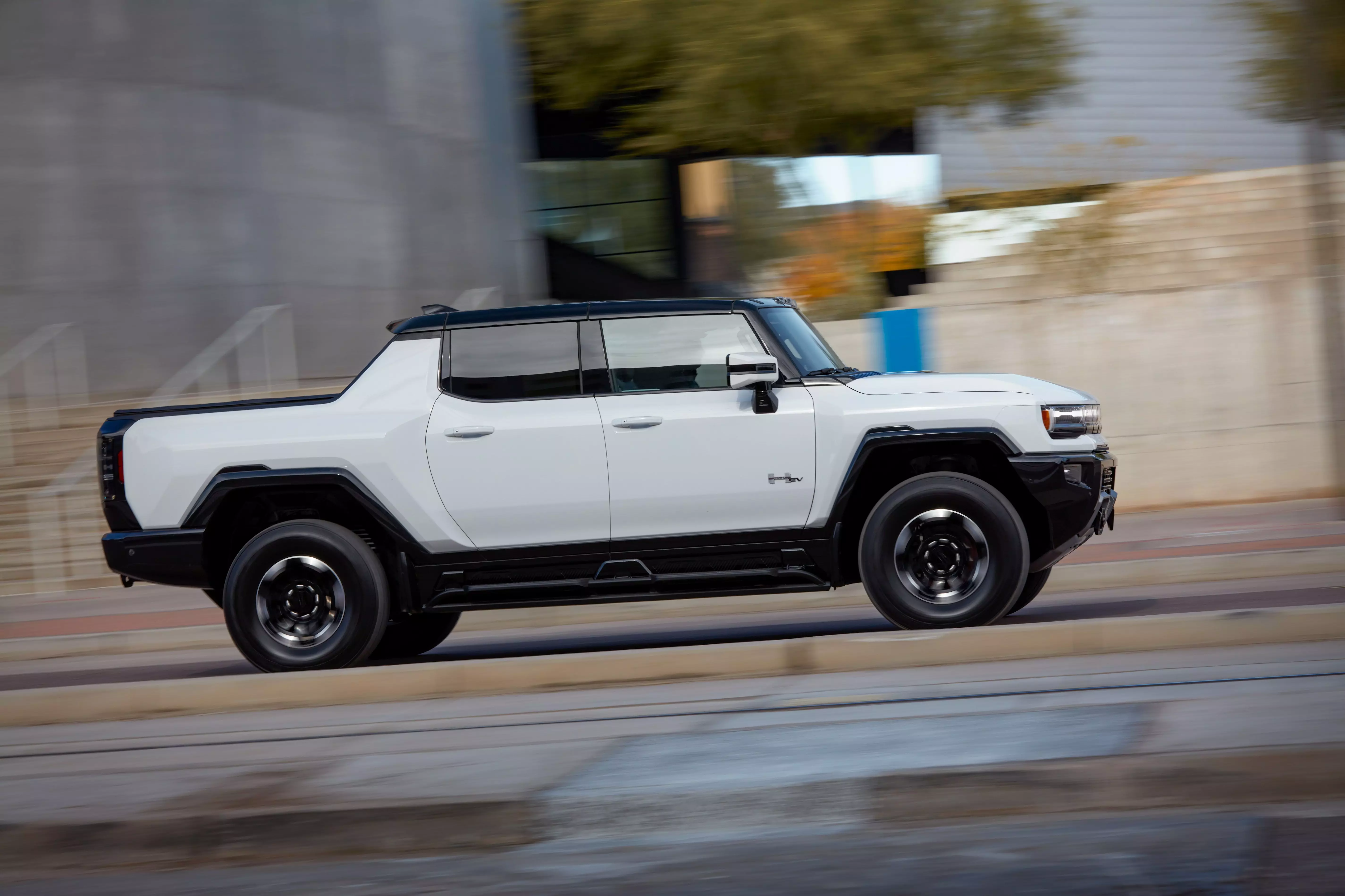 de 2022 gmc hummer ev pickup omfettet beskikbere watts foar frijheidsûnderfining om de folsleine fersnellingsmooglikheden fan 'e frachtwein los te meitsjen mei in gm-skatte prestaasjes fan 0 60 mph yn sawat 3 sekonden