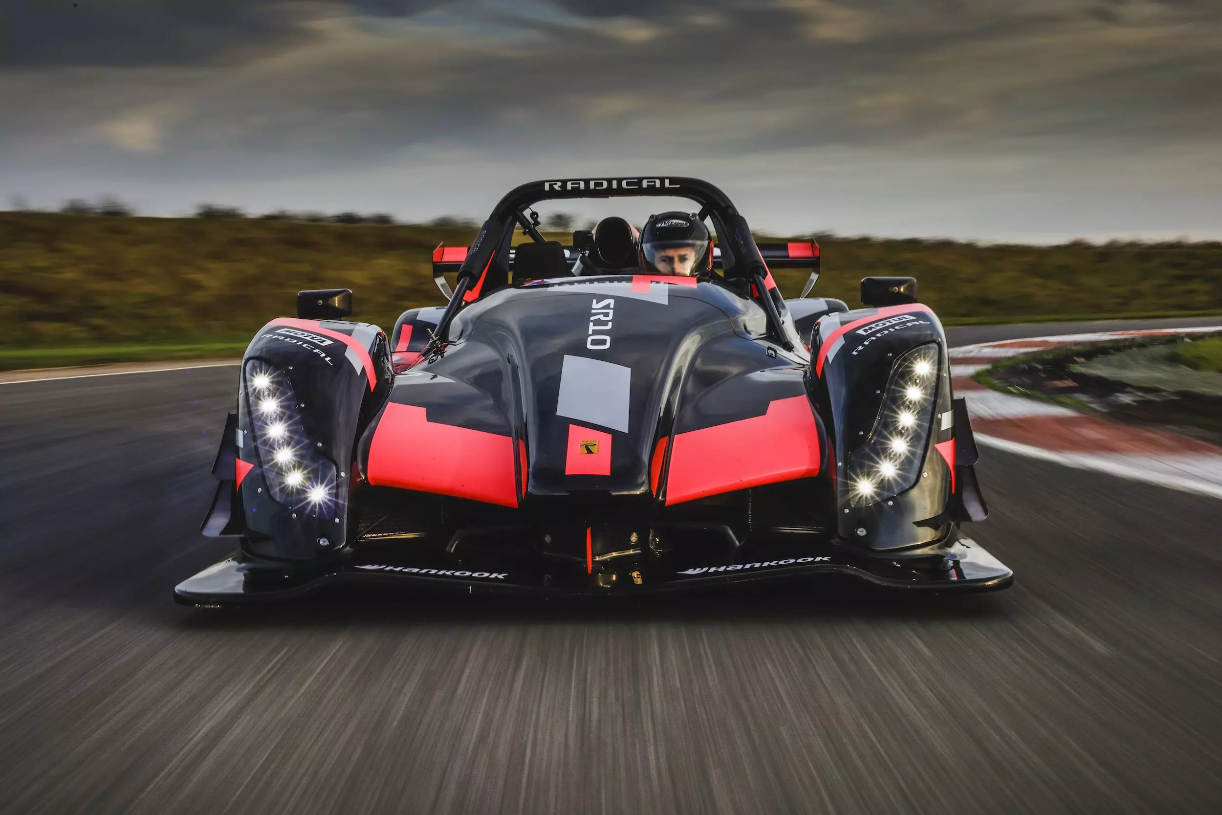 2021 radical sr10 trkaći automobil na stazi pregled izrade automobila prve vožnje