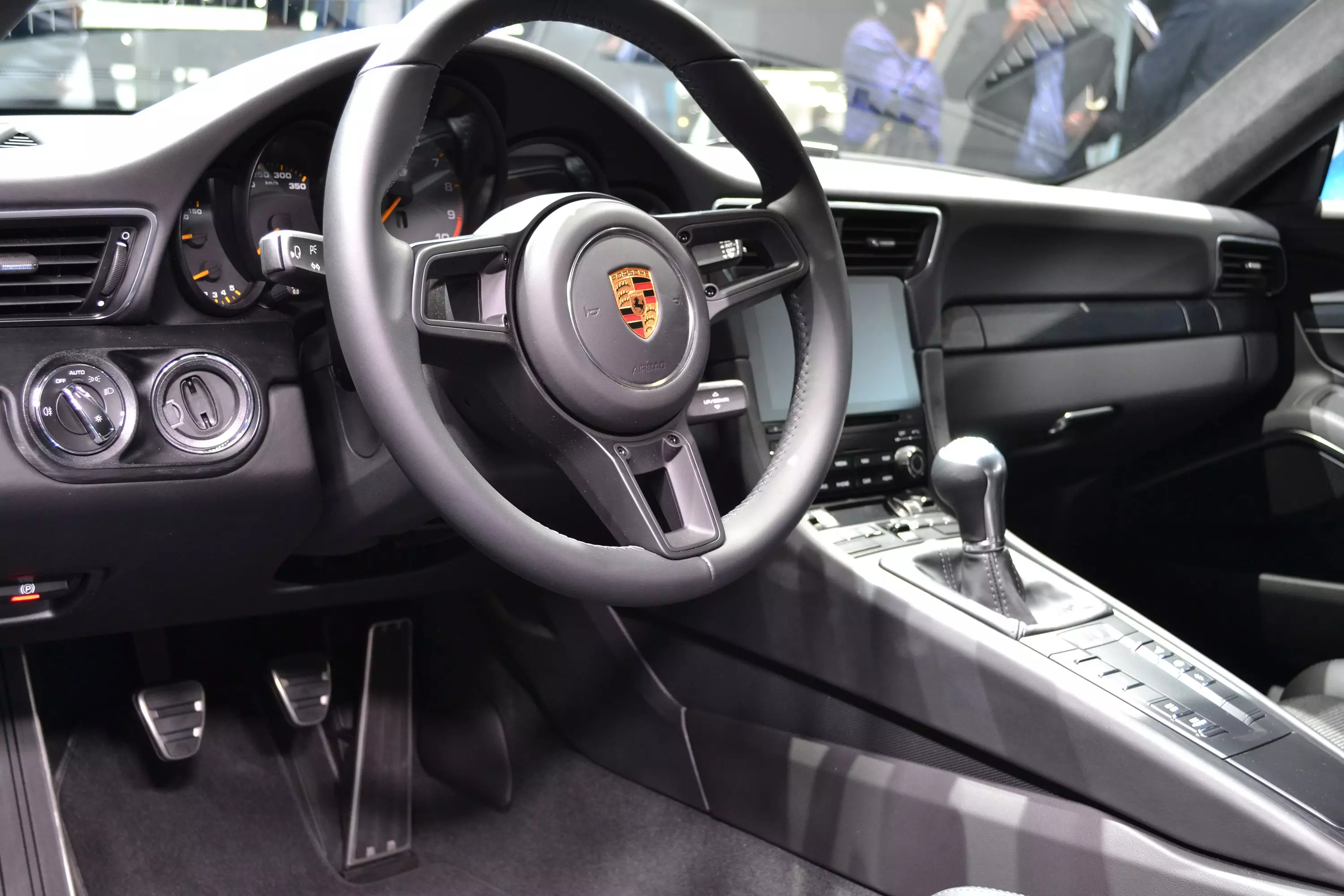 Veicolo terrestre, Veicolo, Automobile, Volante, Console centrale, Porsche 911 GT3, Parte dello sterzo, Veicolo di lusso, Cambio, Design automobilistico,