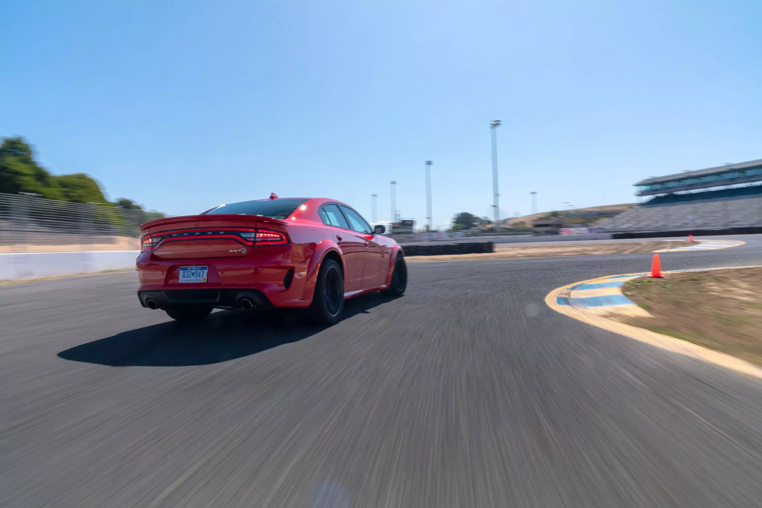 Vehículo terrestre, Vehículo, Automóvil, Diseño automotriz, Automóvil de alto rendimiento, Pista de carreras, Coupé, Automóvil deportivo, Carreras de automóviles deportivos, Superdeportivo,