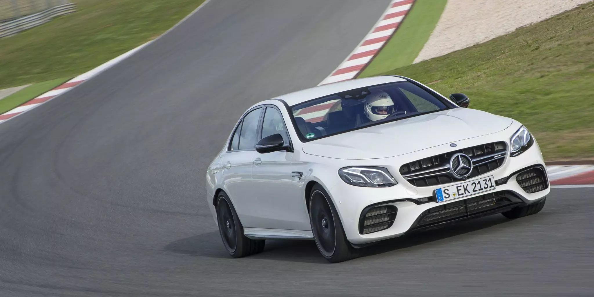 Vehículo terrestre, Vehículo, Coche, Coche persoal de luxo, Vehículo de luxo, Deseño automotriz, Coche de alto rendemento, Coche mediano, Mercedes-benz, Condución,