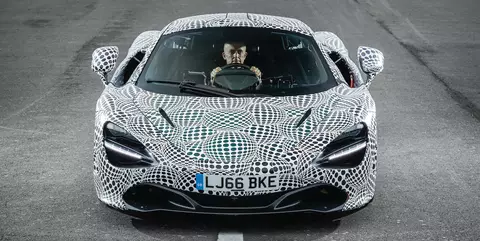 McLaren 720S erdiko eserlekuaren probako mandoa