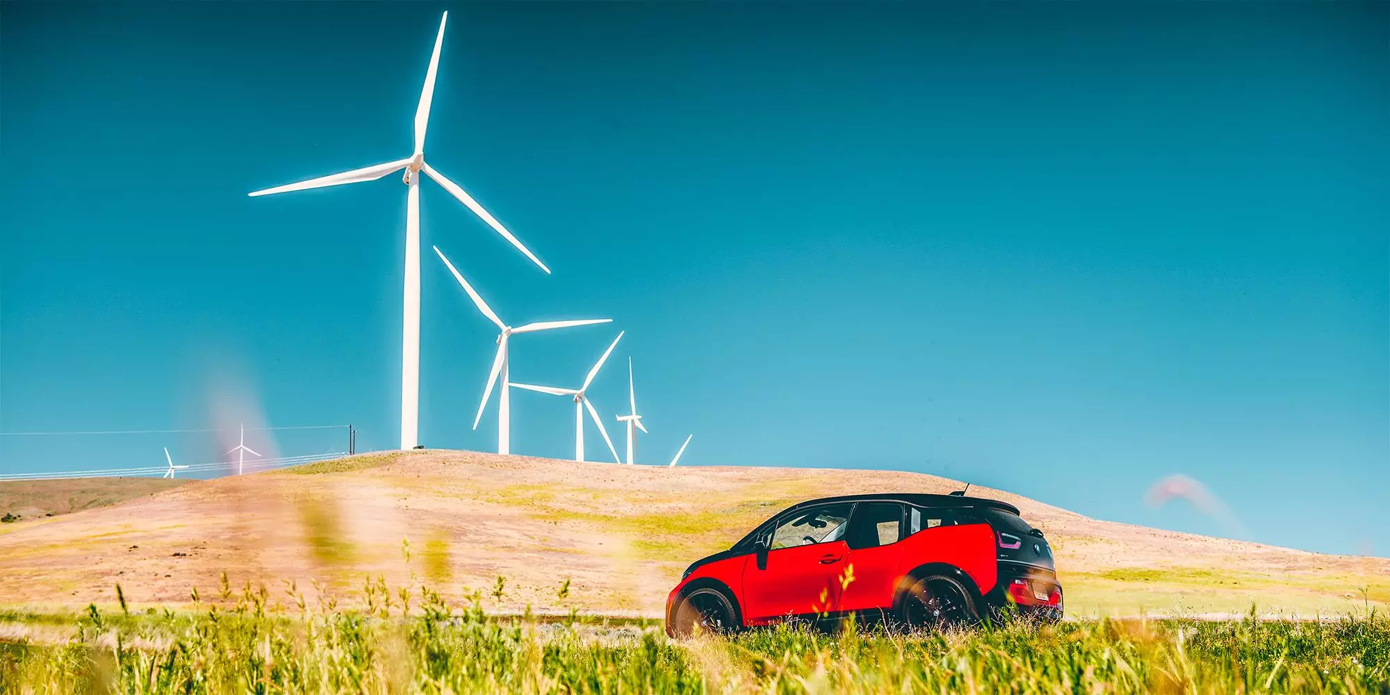 Aerogenerador, Parque eólico, Vehículo, Diseño automotriz, Cielo, Coche, Viento, Carretera, Molino de viento, Ventana trasera,