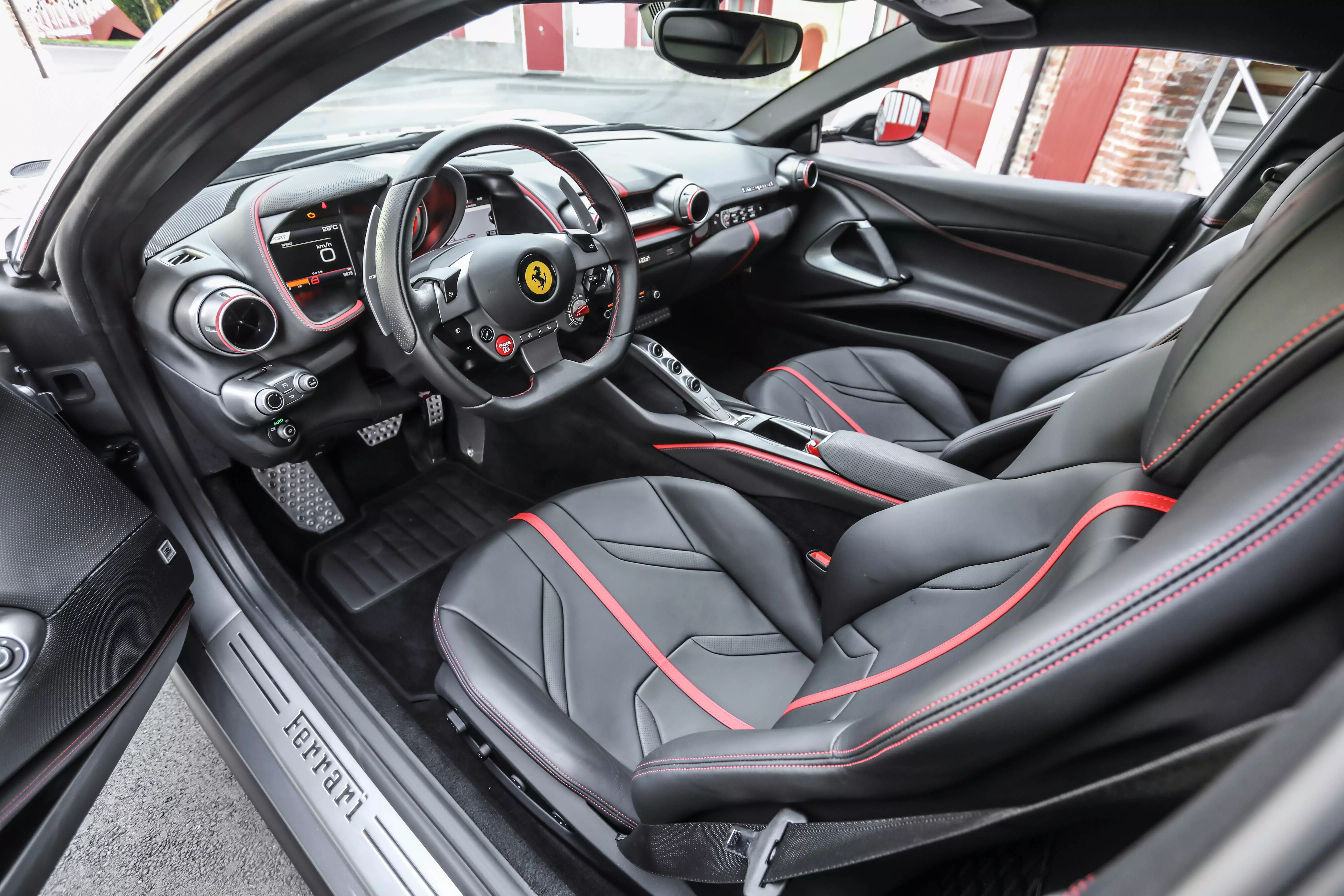 Ferrari 812 Süper Hızlı