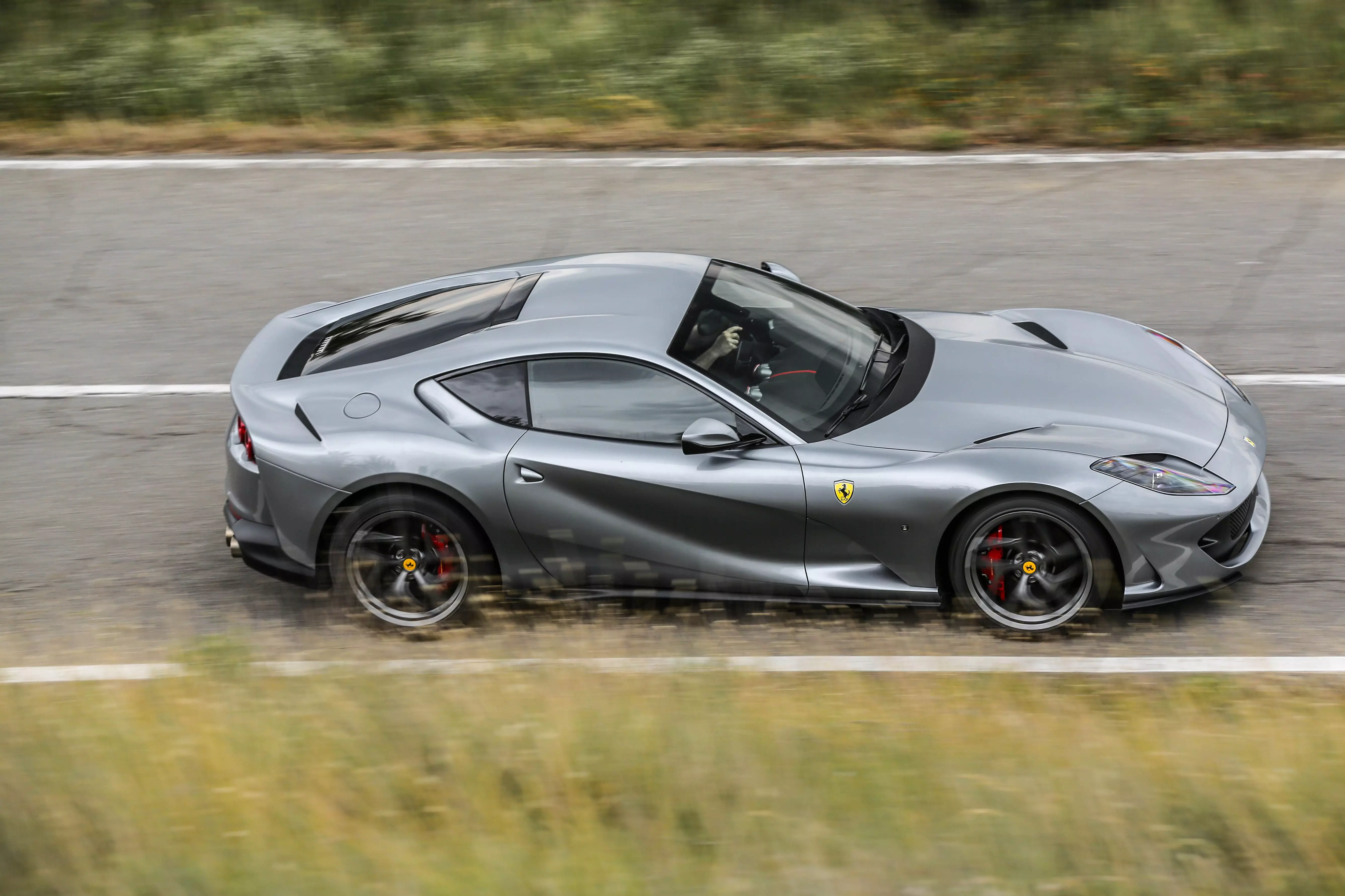 Ferrari 812 Süper Hızlı