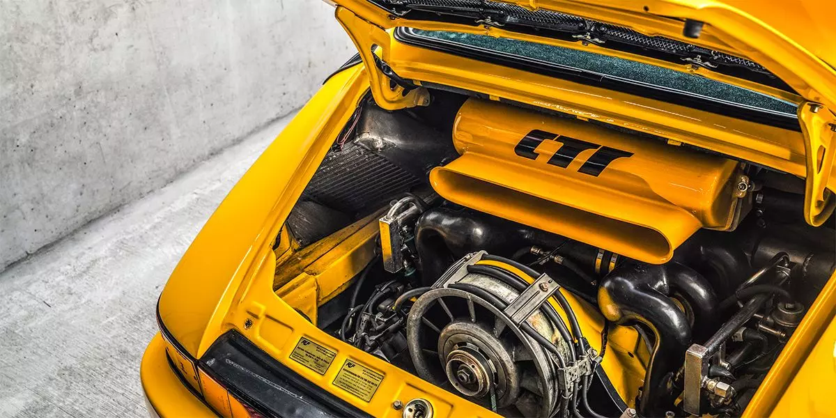 Ụgbọ ala, Ụgbọ ala, Ụgbọ ala, Yellow, Engine, Autopart, Automotive design, Hood,