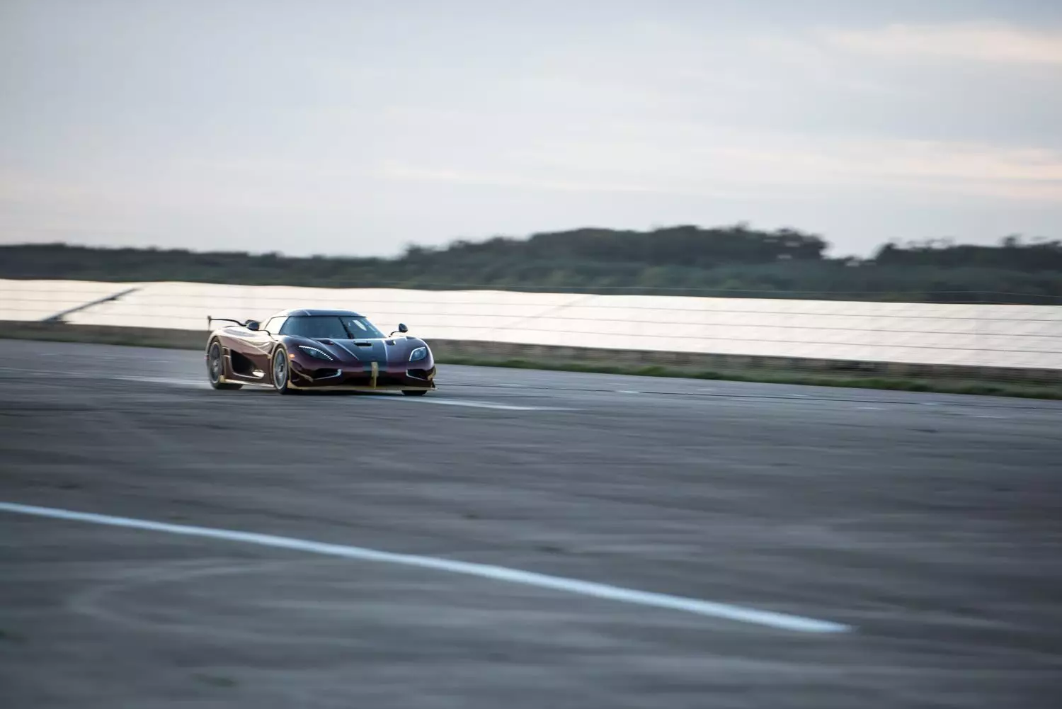 陸上車両、車両、車、パフォーマンスカー、自動車デザイン、スポーツカー、レーストラック、モータースポーツ、スーパーカー、レーシング、