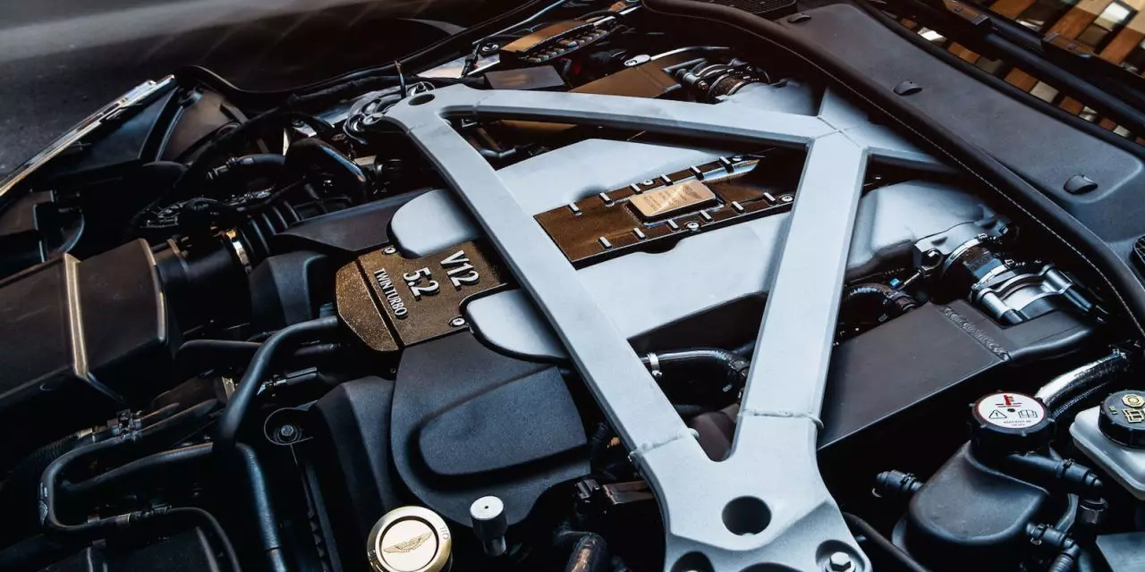 Il nuovo V12 Twin-Turbo di Aston Martin: tutto quello che c'è da sapere