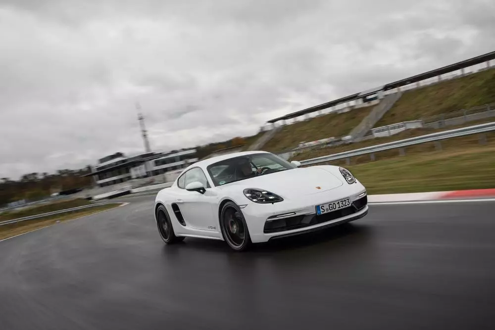 „Porsche Cayman GTS 4.0“ apžvalga: puiki, nesvarbu, kokia transmisija