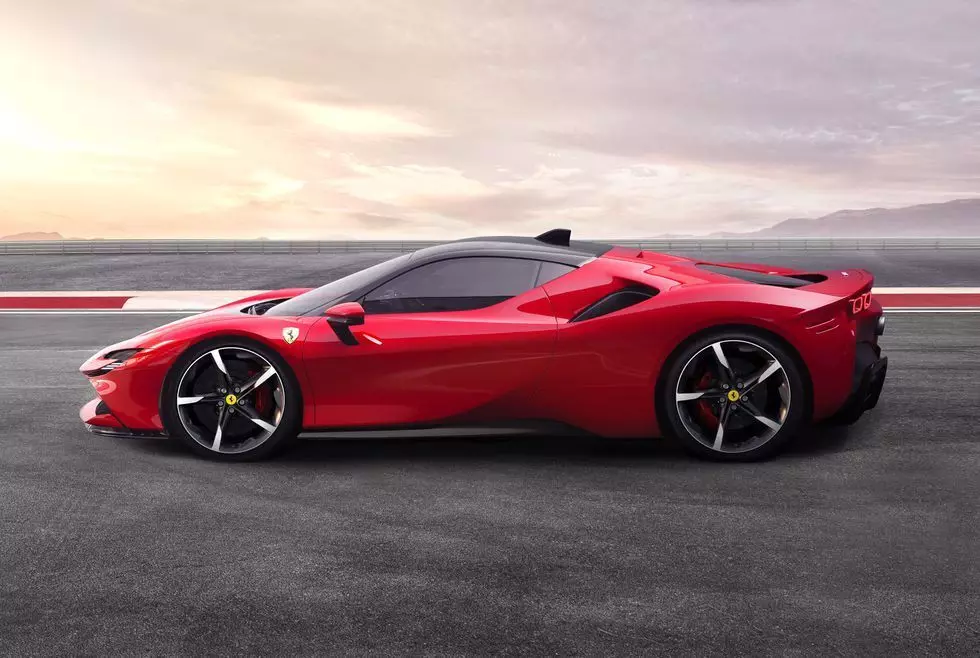 landvoertuig, voertuig, motor, supermotor, sportmotor, motorontwerp, rooi, ferrari 458, koepee, luukse voertuig,