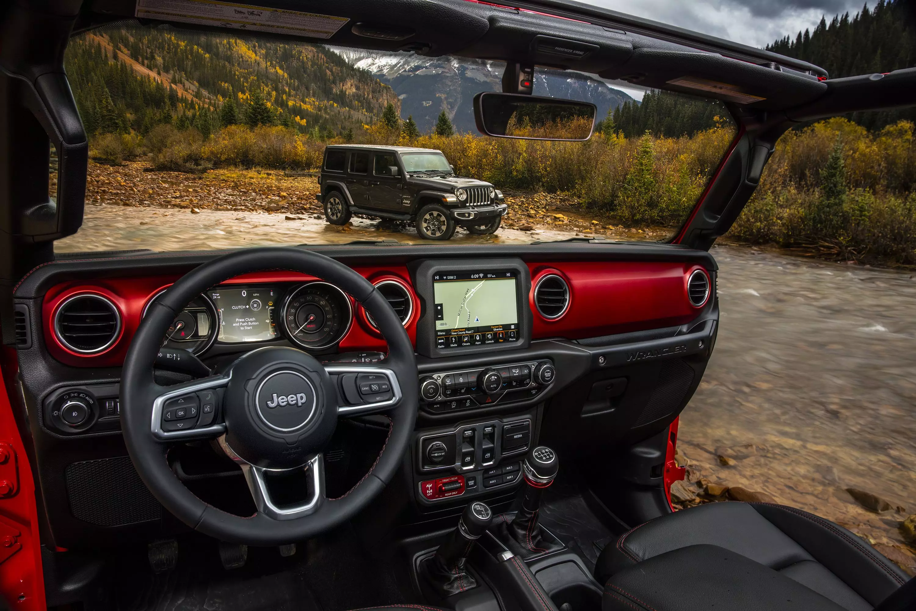 Vehículo, Coche, Volante, Consola central, Audio del vehículo, Jeep, Neumático de automóvil, Exterior del automóvil, Todoterreno, Autoparte,