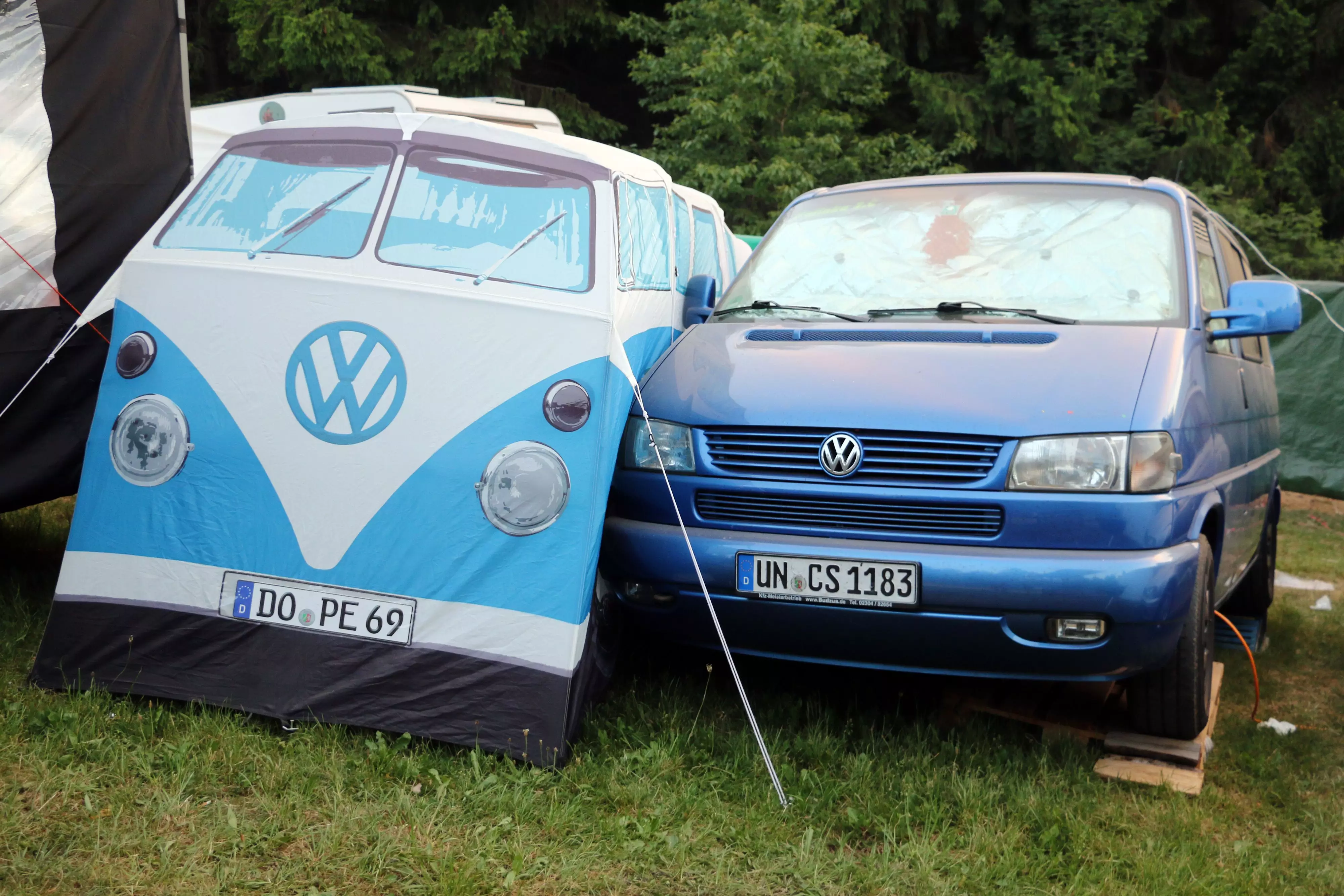 Mehāniskais transportlīdzeklis, Transporta veids, Transportlīdzekļa numura zīme, Transportlīdzeklis, Sauszemes transportlīdzeklis, Automobiļu eksterjers, Transports, Automobiļu dizains, Režģis, Automašīnu spogulis,