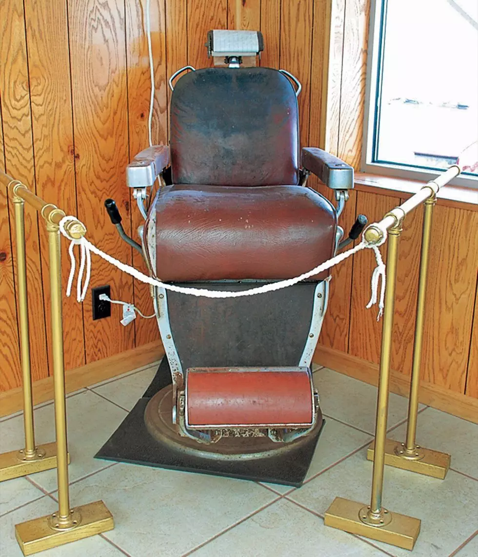 Hardwood, Gasi, Wood stain, Paint, Plywood, Zvichiri hupenyu hwekutora mifananidzo, Barber chair, Cylinder, Classic,