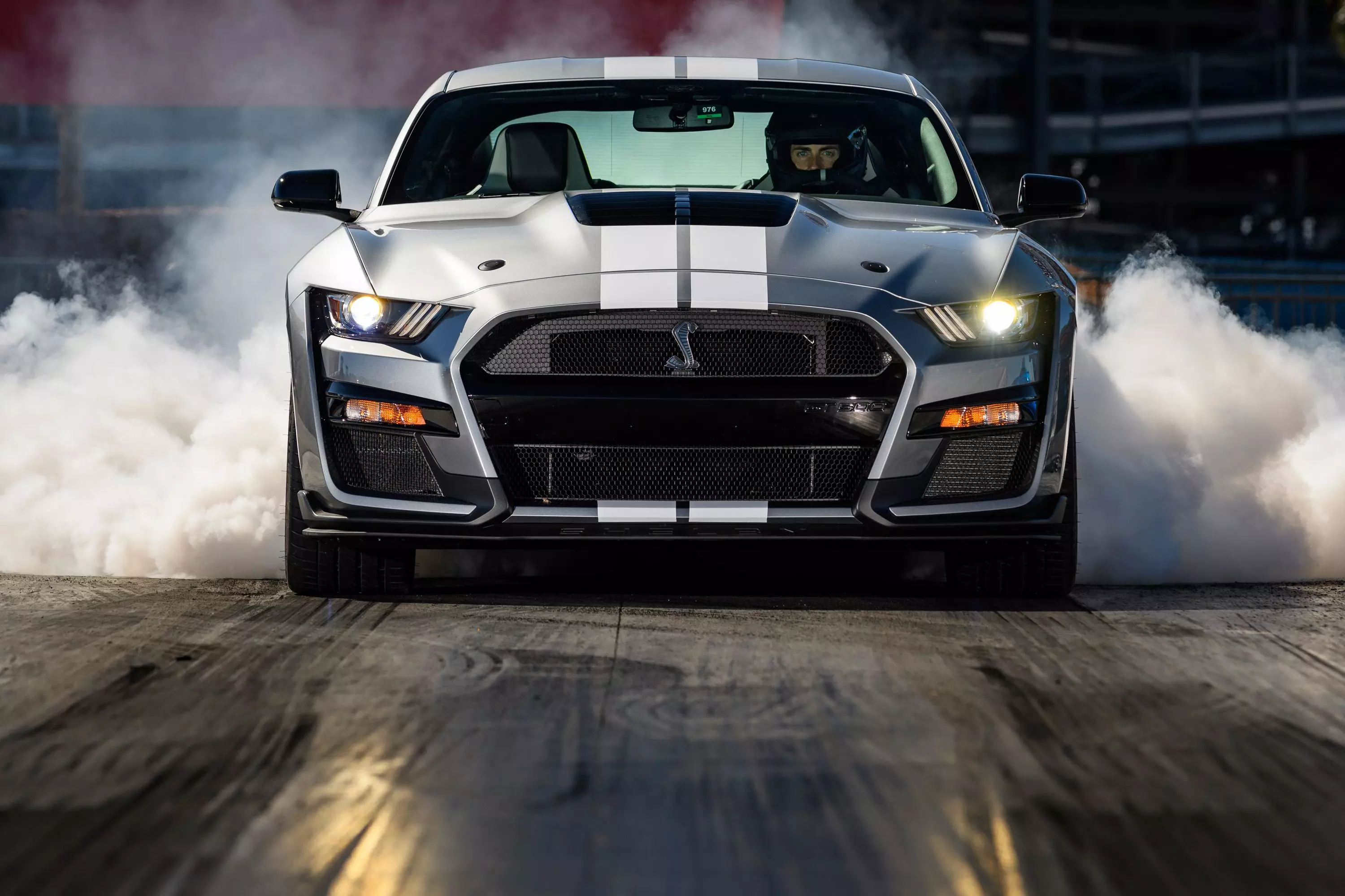 2020 Ford Mustang Shelby GT500 First Drive Review - Pad en baan