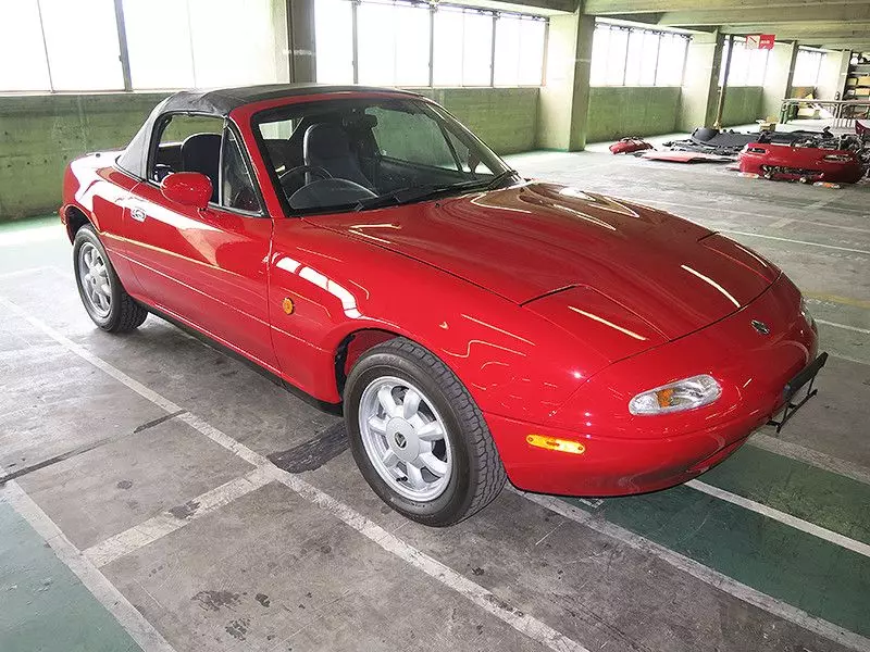 Mazda MX-5 Miata Restorasi