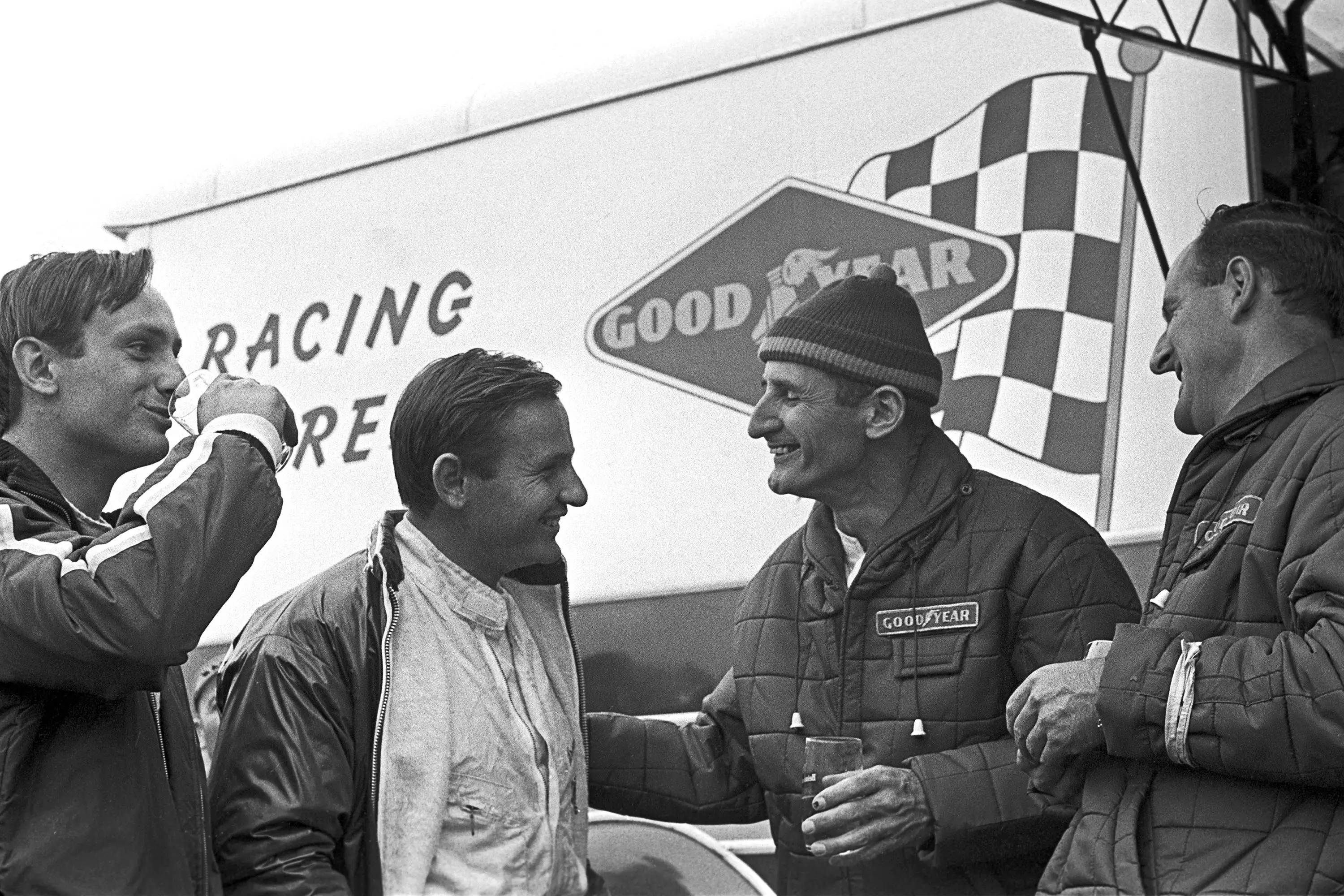 Chris Amon, Bruce McLaren, Ken Miles, Denny Hulme, 24 giờ đua xe Le Mans