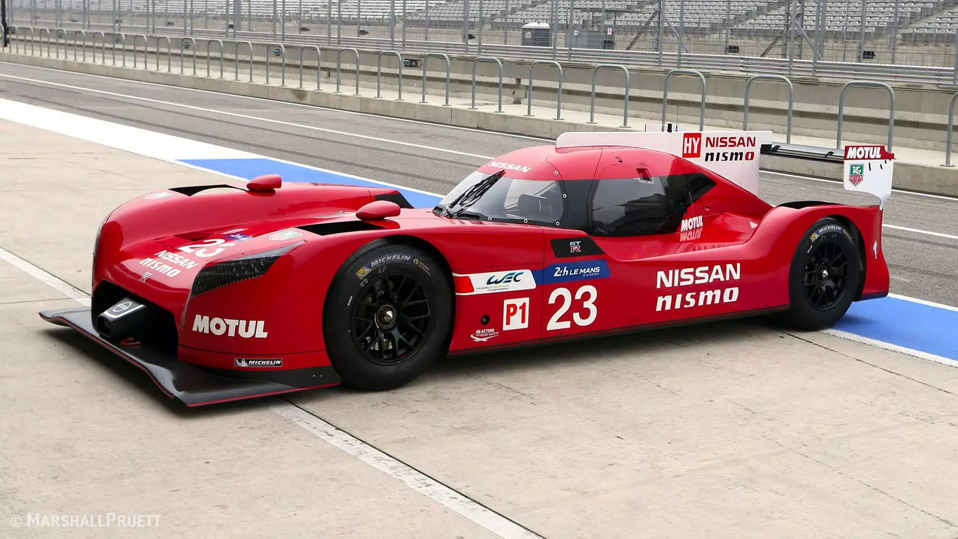 Nissan-a nû 2015 GT-R LM NISMO LMP1 li Circuit of The Americas ji hêla Marshall Pruett ve di 17/12/2014 de di dema kişandina reklama Super Bowl ya Nissan de hatî kişandin.