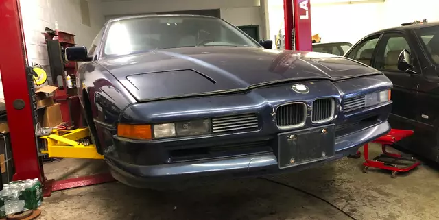 700 $ V-12 BMW 8-serieprojekt - Oljebyte och bromsuppfriskning