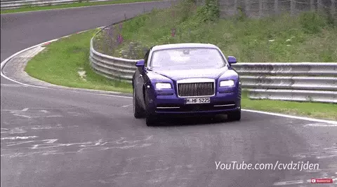 Gif iš „YouTube“ iš „Rolls-Royce Wraith“ bandymų Niurburgringe.