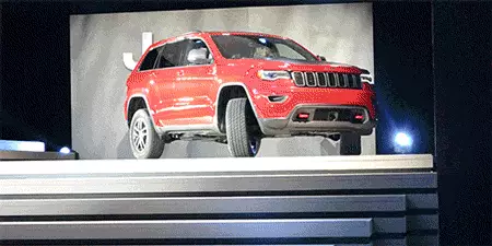 2017 Jeep Grand Cherokee Trailhawk klopft die Treppe hinunter
