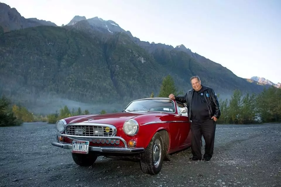 Irv Gordon, Guinness-wêreldrekordhouer wat 3,2 miljoen myl op sy Volvo P1800 afgelê het, is dood