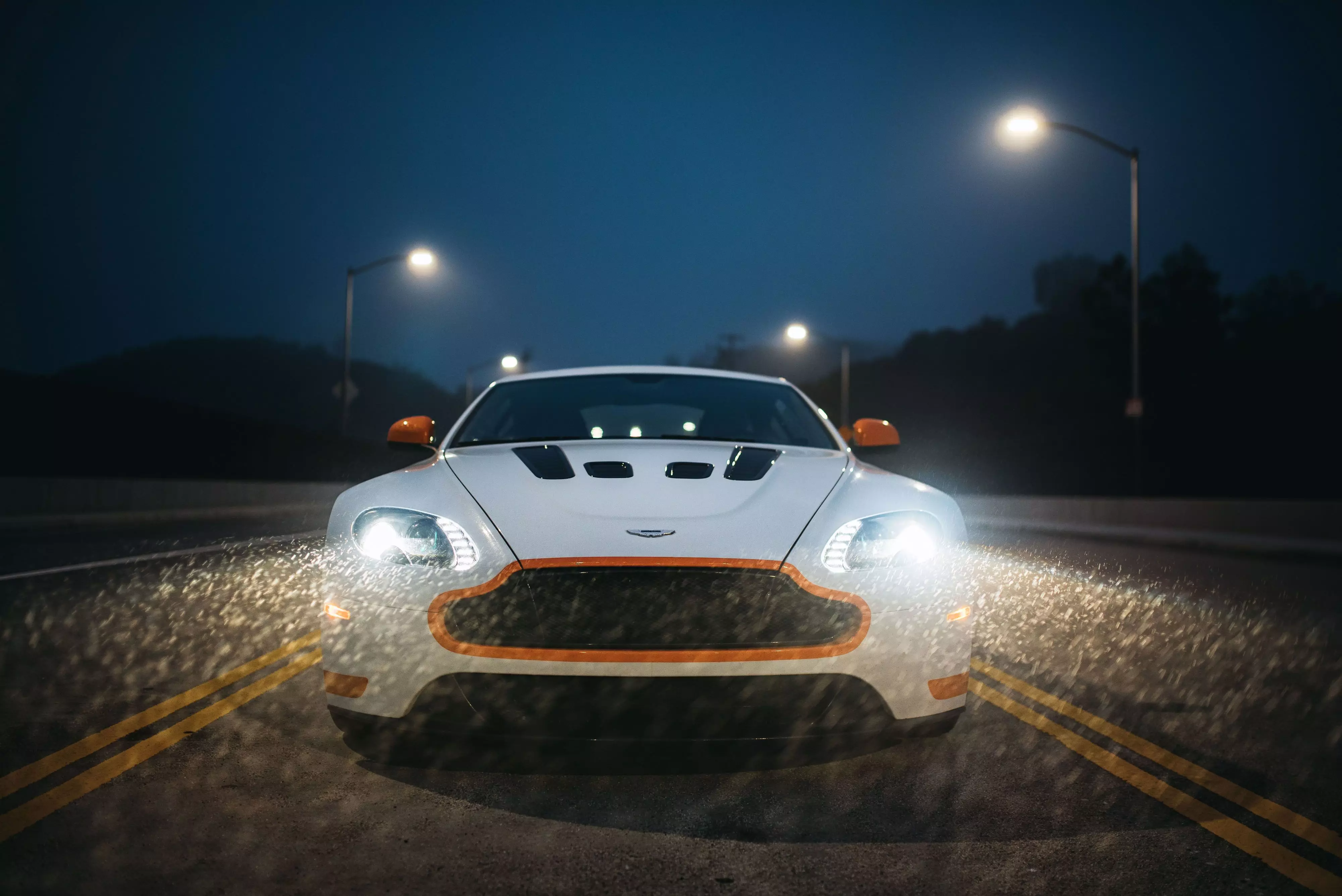 Aston Martin V12 Vantage S priročnik