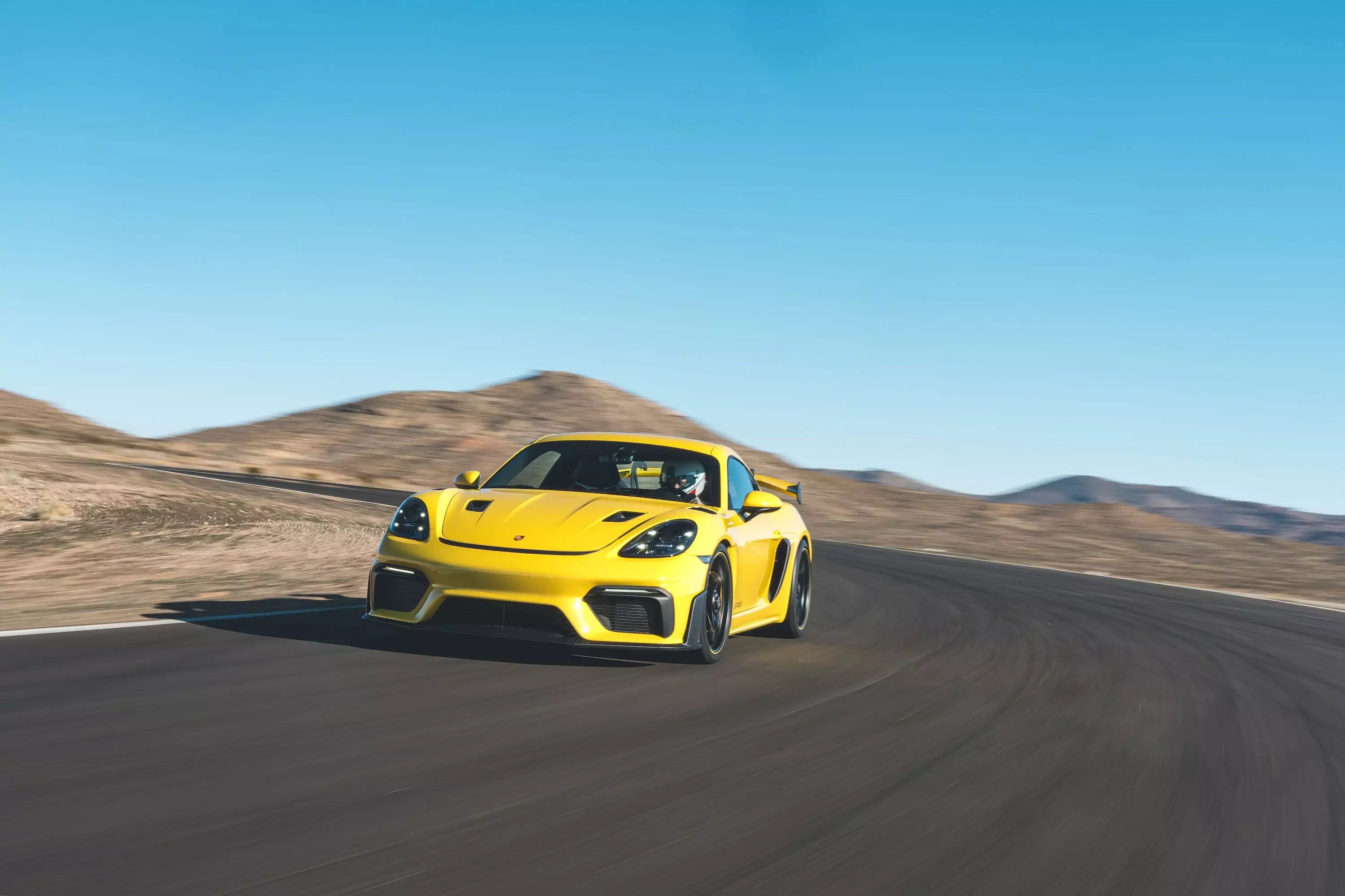 2023 Porsche GT4 RS -arvostelu: Se kuulostaa hornetin pesältä