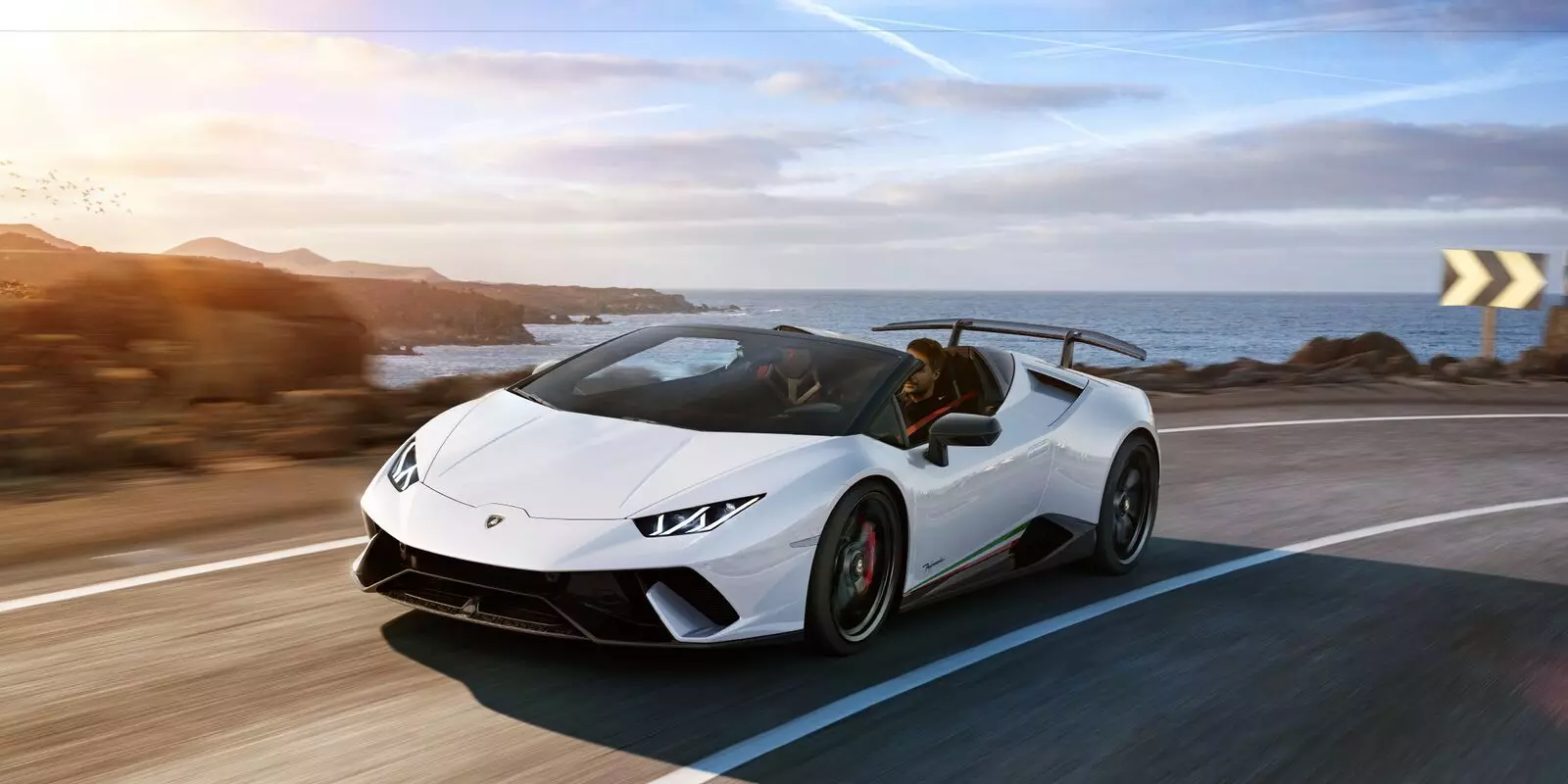 ยานพาหนะบก ยานพาหนะ รถ Supercar รถสปอร์ต Lamborghini aventador การออกแบบยานยนต์ Lamborghini ประสิทธิภาพรถ Lamborghini huracán