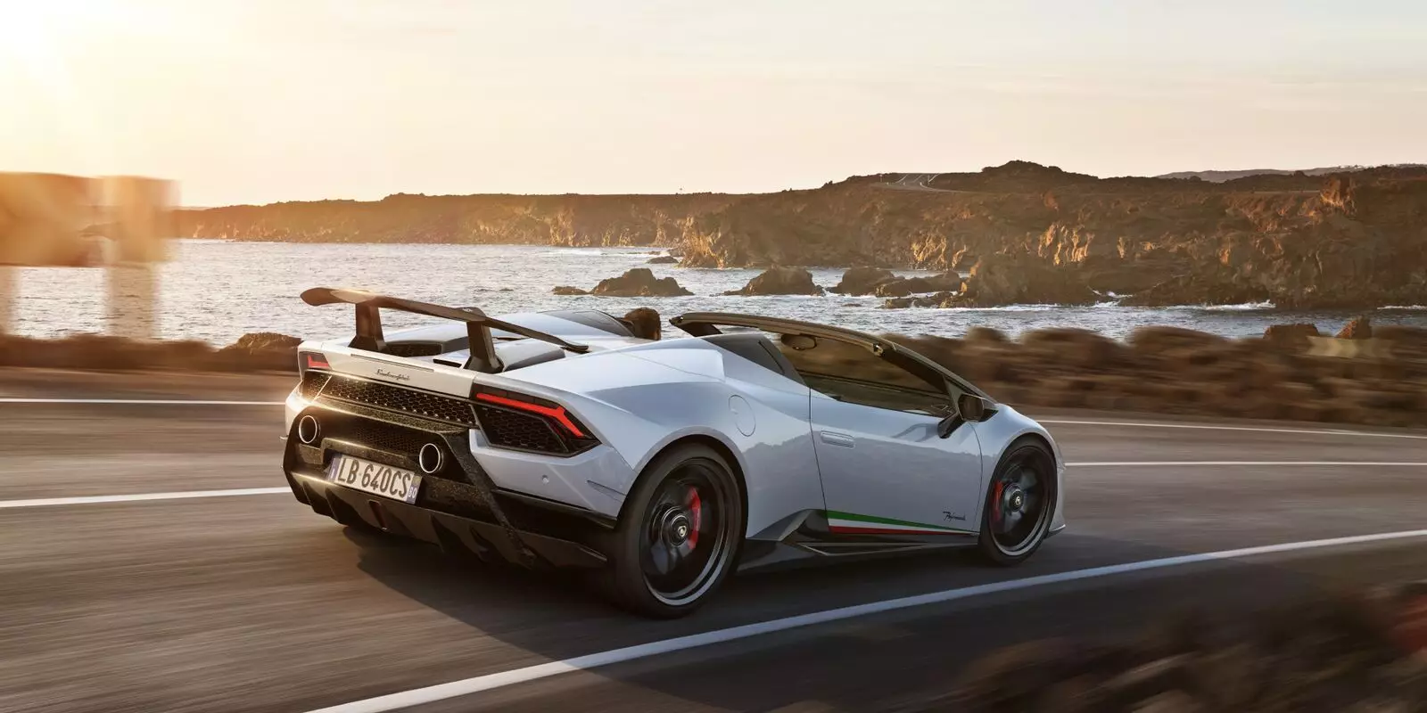 ยานพาหนะบก ยานพาหนะ รถ Supercar รถสปอร์ต การออกแบบยานยนต์ Lamborghini ประสิทธิภาพรถ Lamborghini huracán รถหรูส่วนบุคคล