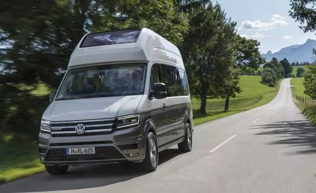 California XXL은 Volkswagen의 최신 Gigantic Camper Van입니다.